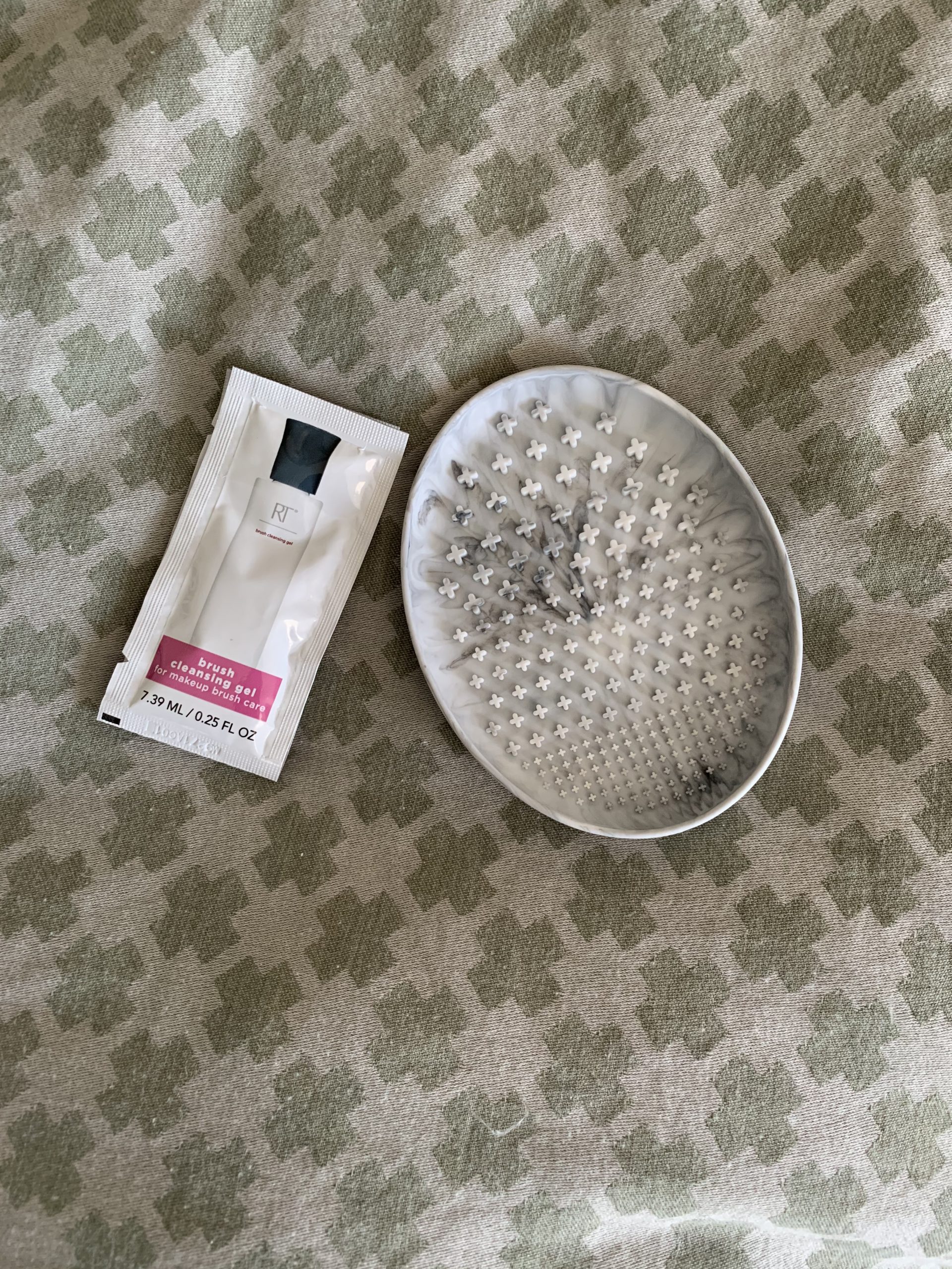 Real Techniques Cleansing Palette and Brush Cleanser | Canadian Beauty